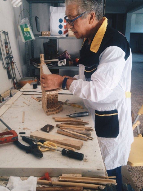 Storia di Nino, il postino in pensione che fa i presepi con le tegoline ...