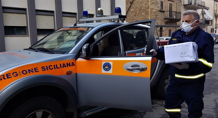 Mistretta, ditta produce e regala mascherine alla comunità | Nebrodi News