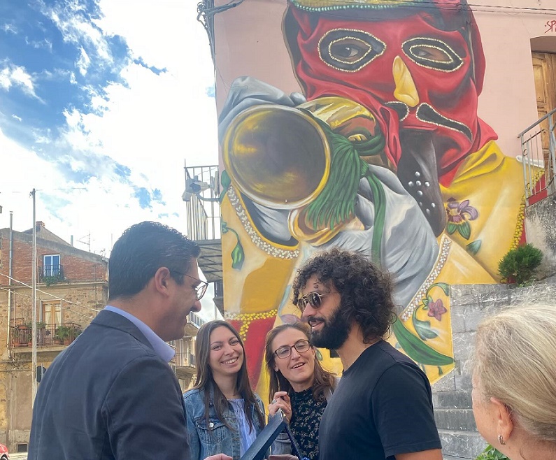 San Fratello, la street art di Andrea Sposari abbellisce il centro storico